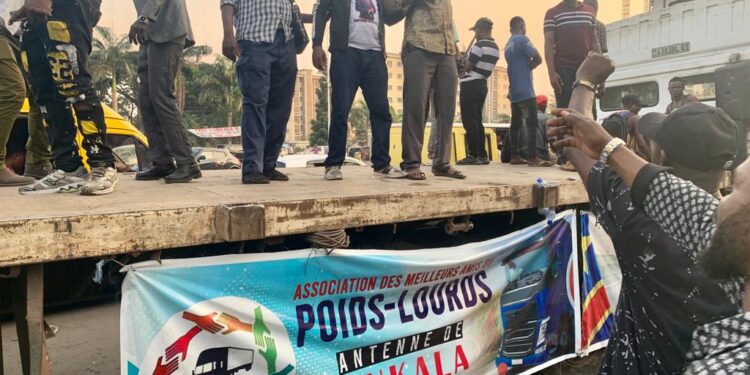 Kinshasa : les conducteurs des camions poids lourds menacent de durcir ...